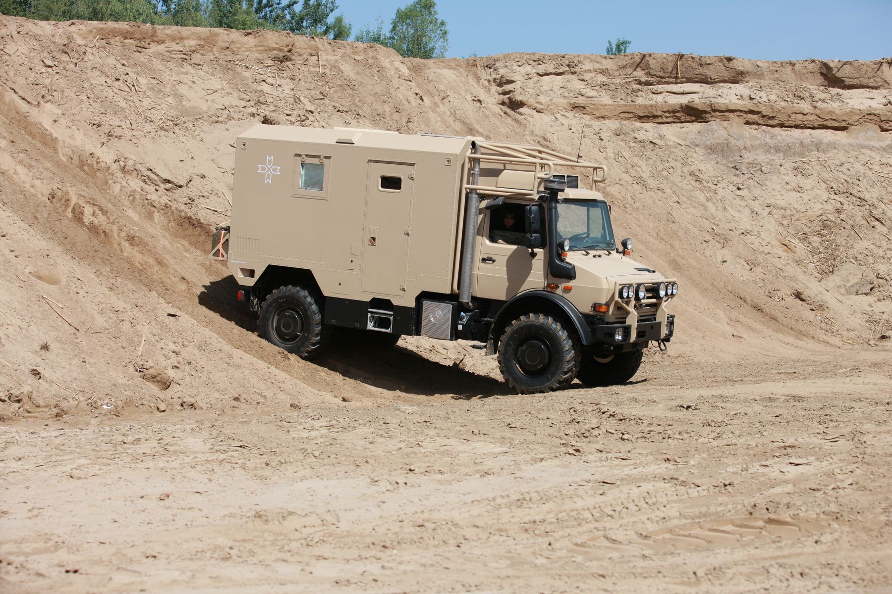 Climbers stop production - 2012 - ARMADILLO RV